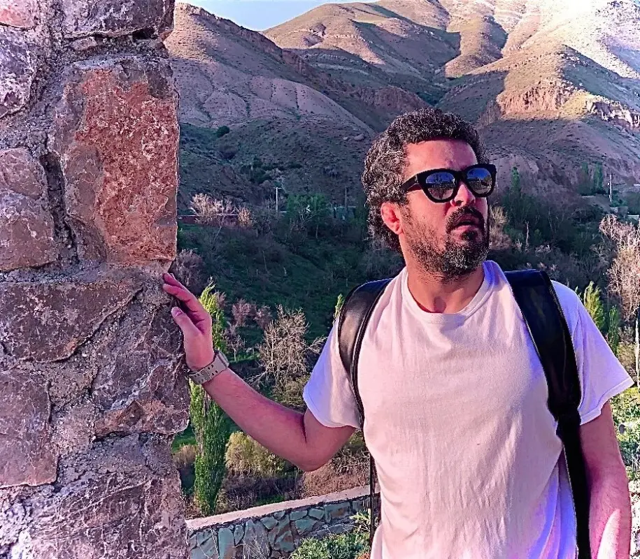 (تصاویر) بیوگرافی و عکس های شخصی مجتبی پیرزاده؛ منصور سریال پوست شیر