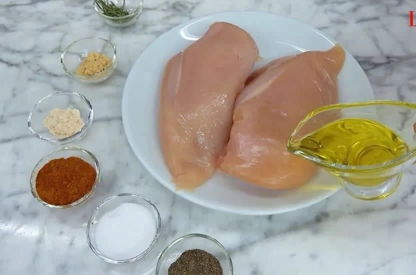دستور پخت سینه مرغ مزه دار شده در هواپز