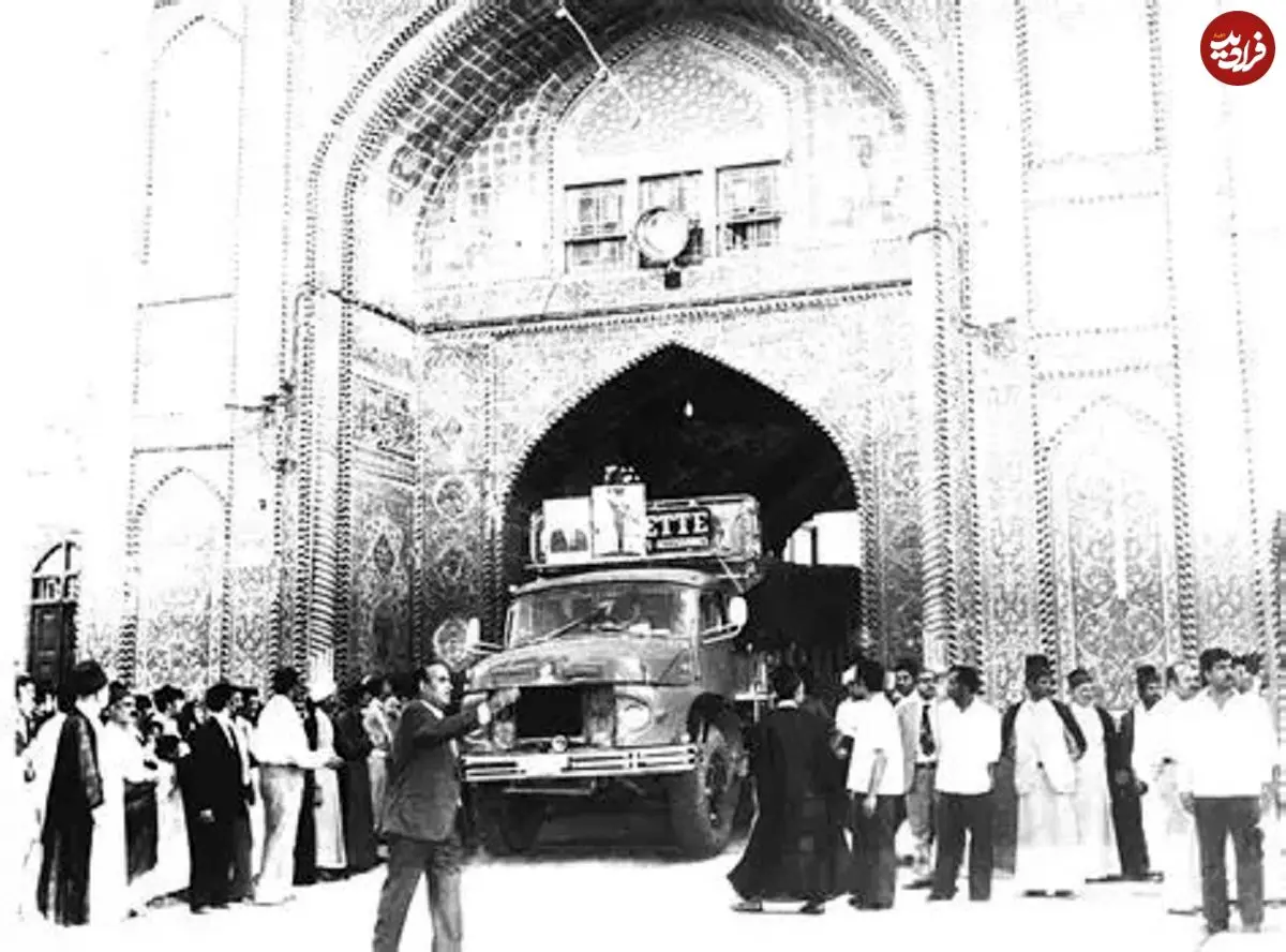 عکس| سفر در زمان؛ طهران ۱۳۳۷؛ وقتی کالسکه و کادیلاک هم‌مسیر بودند