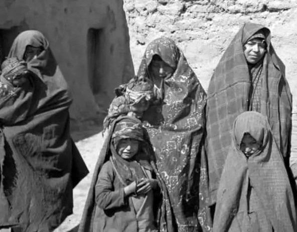 تصاویر سفر به عصر قاجار؛ از روز برفی باب همایون تا مادر ناصرالدین شاه