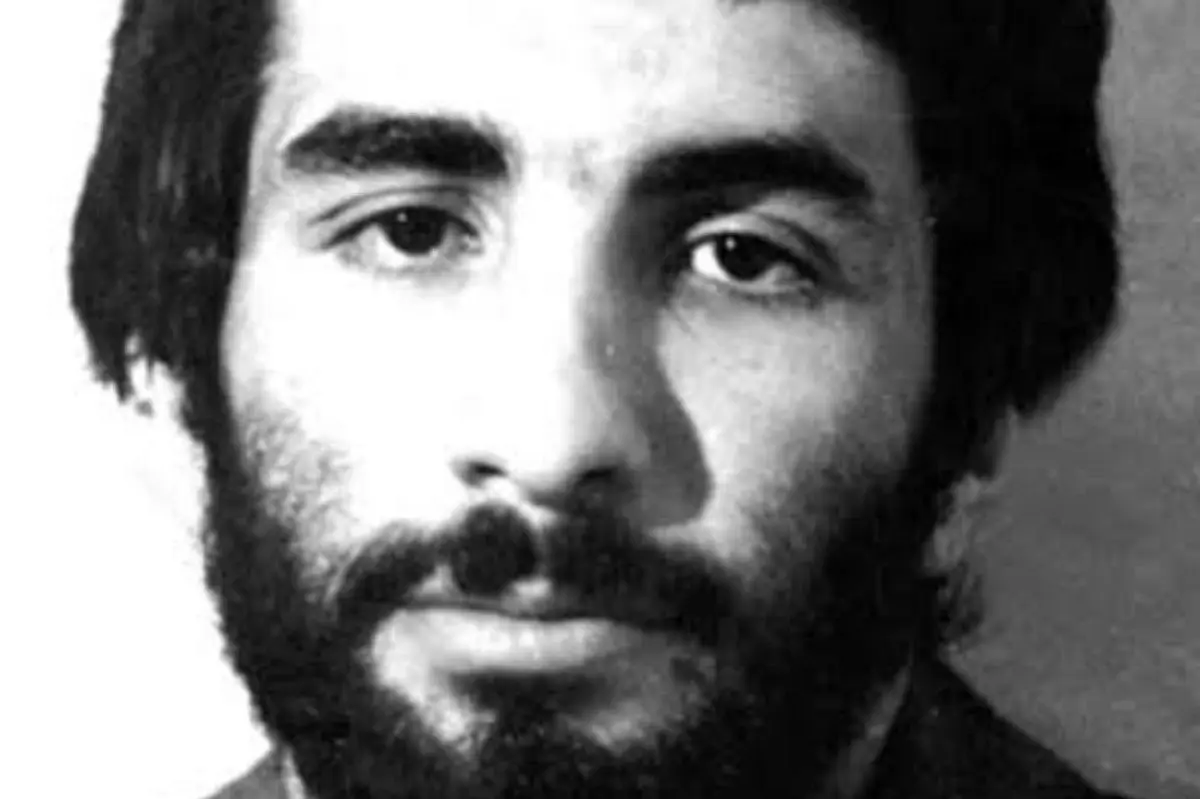 عکس؛ سفر در زمان؛ «شهید محمد جهان آراء در کنار فرزندش»؛ اواخر سال 59